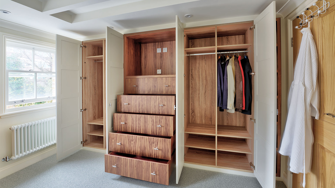 Bespoke walk-in-wardrobe in Sunningdale | Custom wardrobe Sunningdale